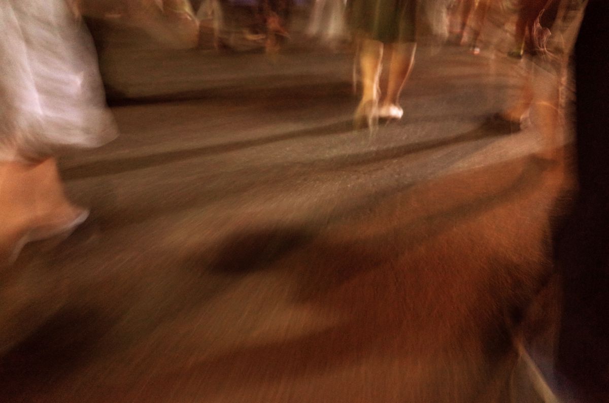 with hurried steps | GANREF