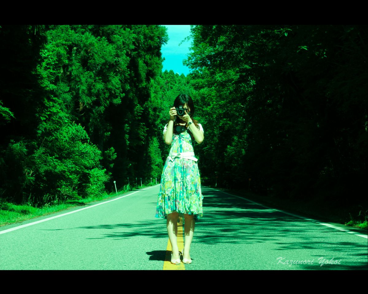 Lady on the road with Camera | GANREF