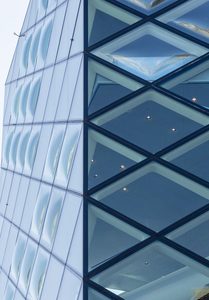 Blue Diamonds | GANREF