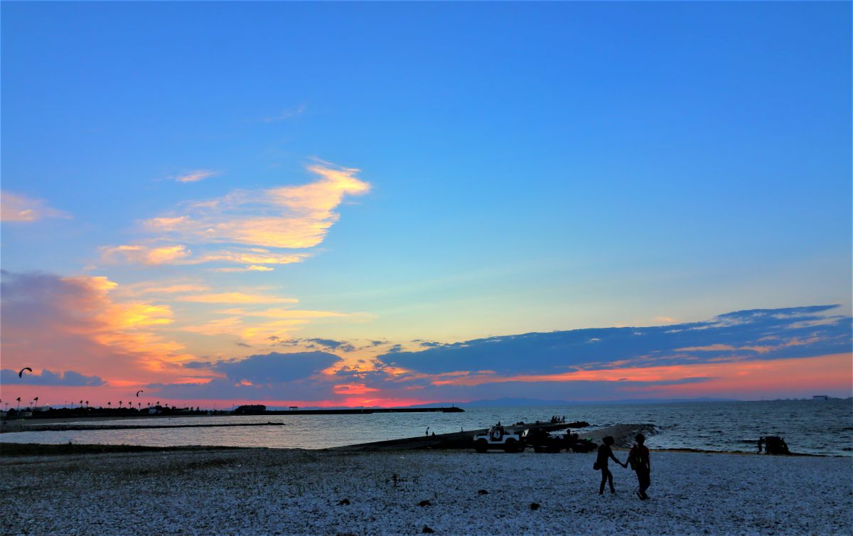 Hand in hand | GANREF