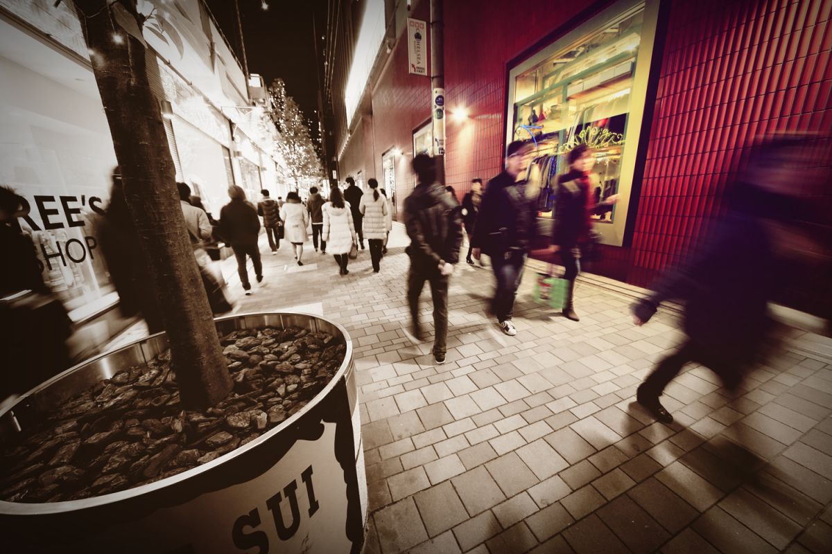 Walking In Umeda | GANREF