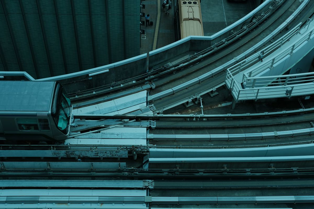 Monorail over glass | GANREF