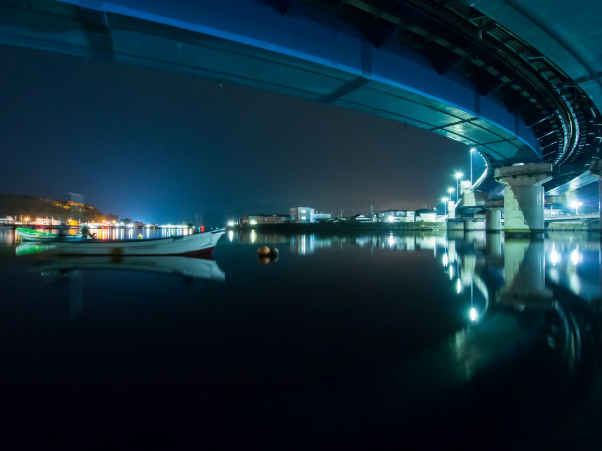 夜の橋の下で | GANREF