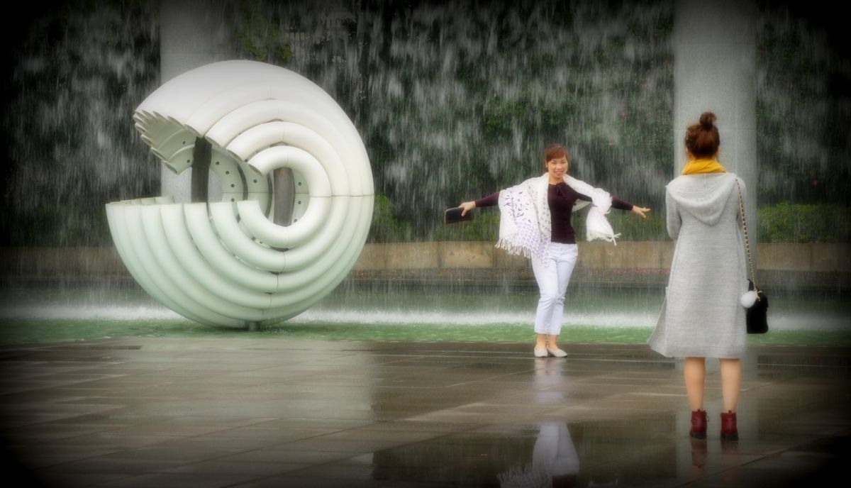 The lady who strikes a nice pose | GANREF