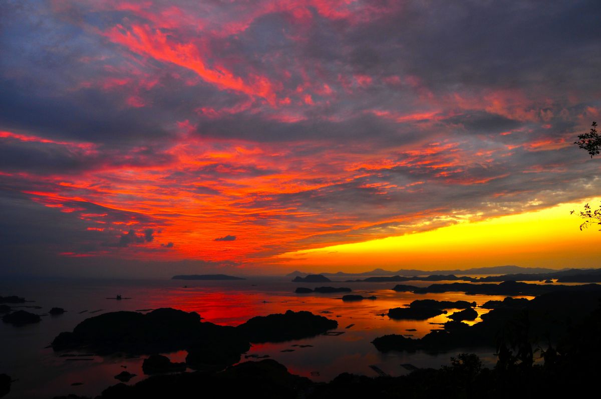 The flame of the setting sun | GANREF