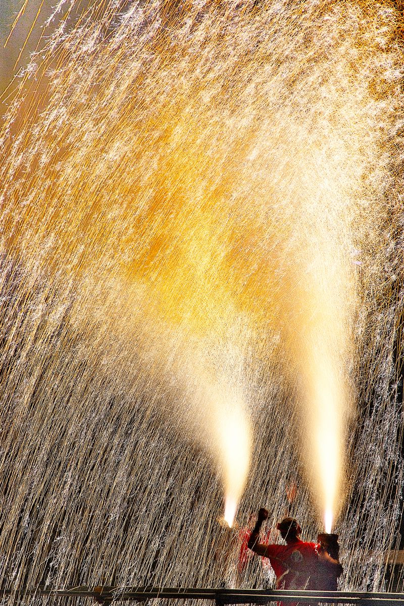 Shower Of Falling Sparks | GANREF