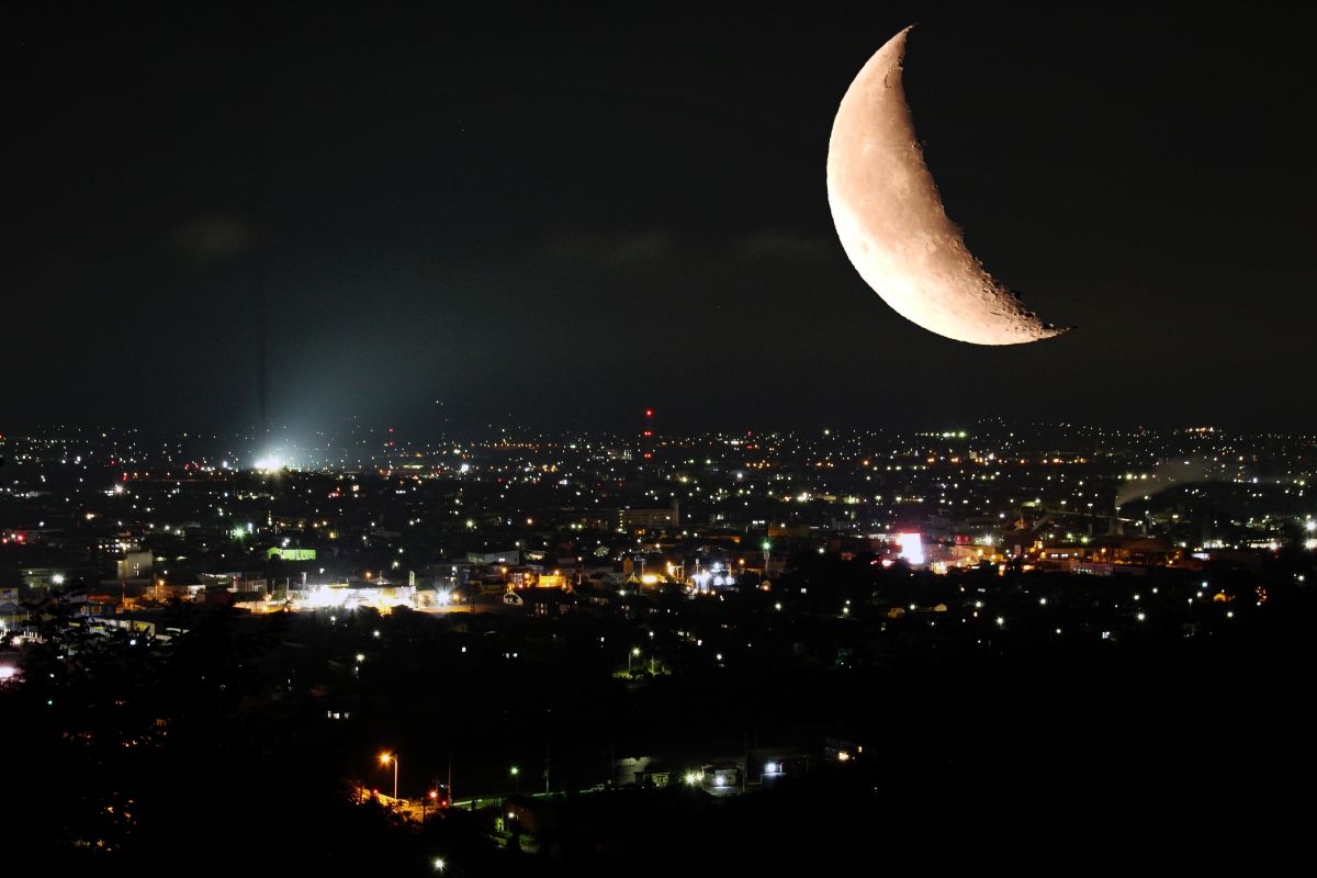 Moon night town | GANREF