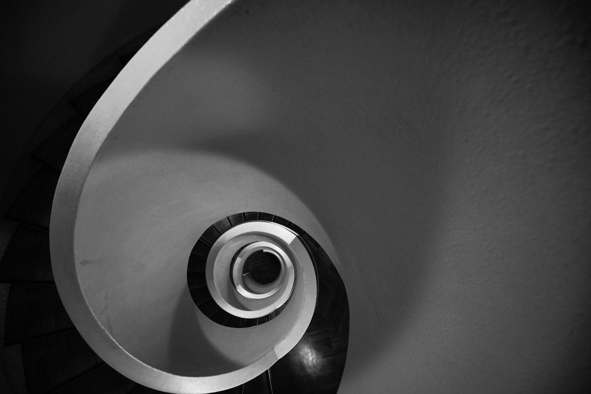 Monochrome spiral | GANREF
