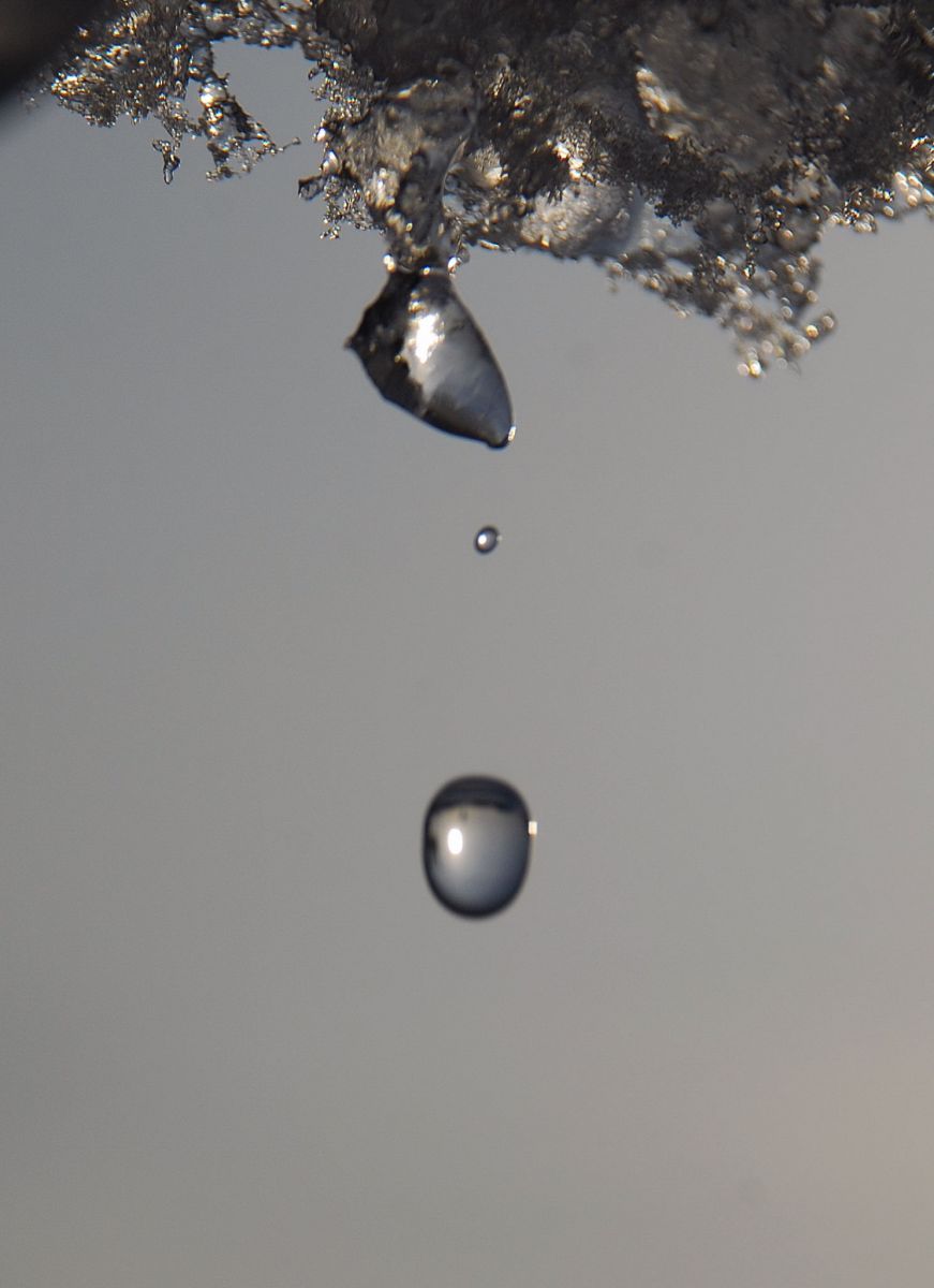 a moment ...... metal snow teardrop | GANREF