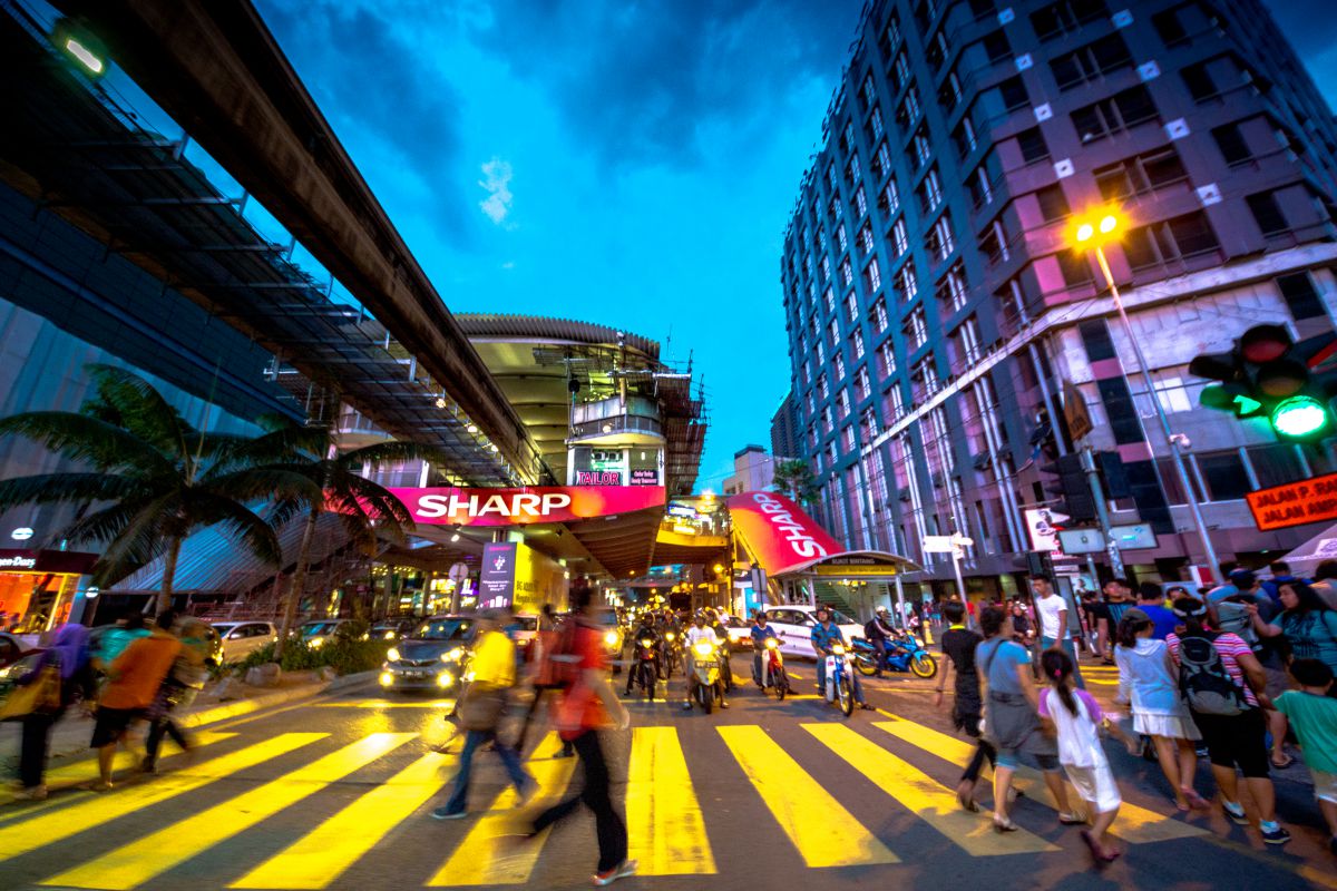 H O T N I G H T | GANREF