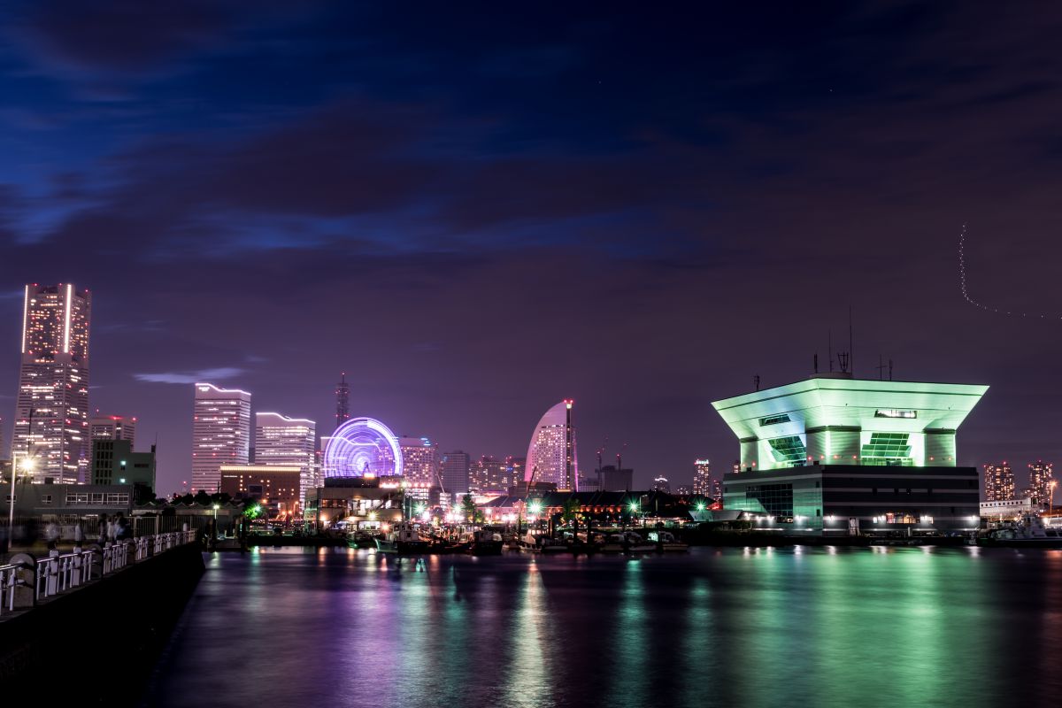 close to ... | GANREF