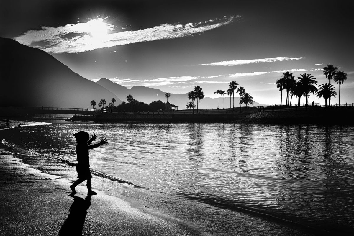 Joyful look | GANREF