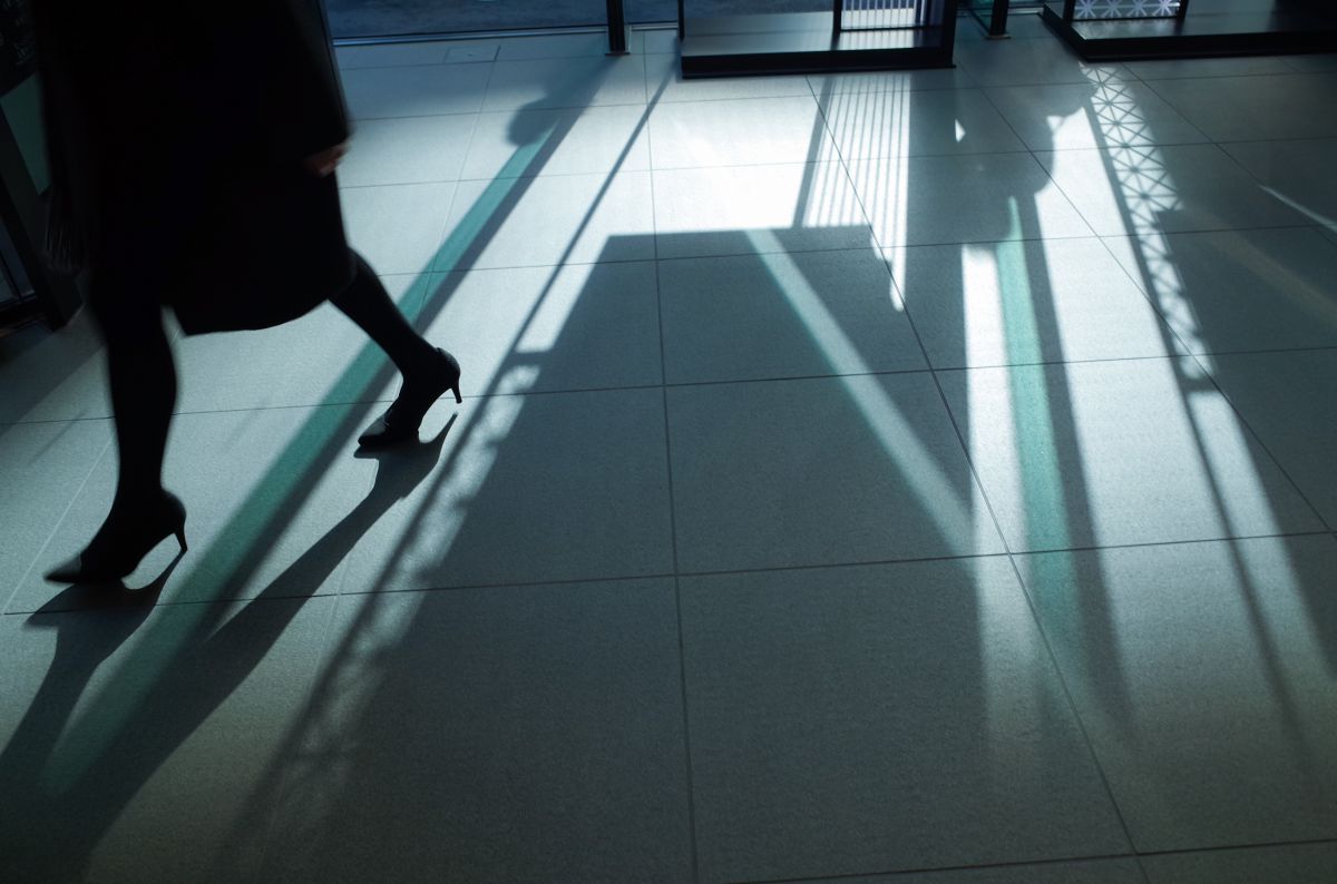 Cross the shadow | GANREF