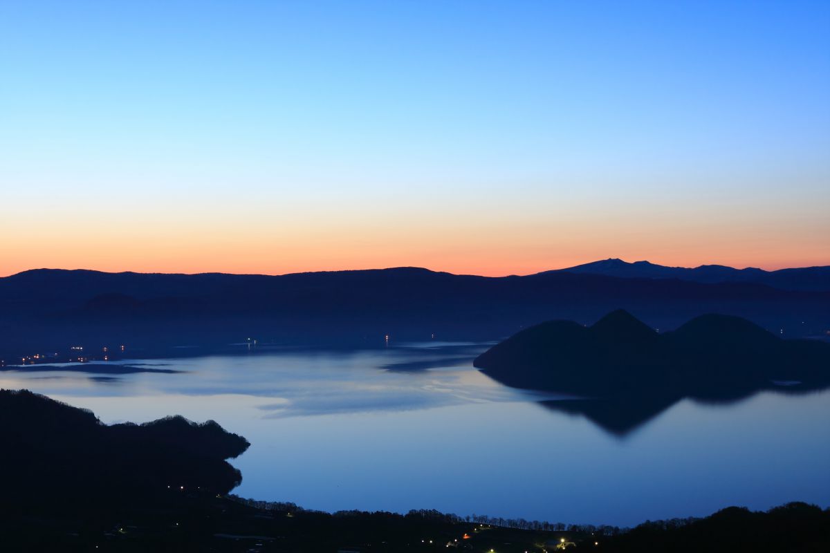 At the break of day | GANREF