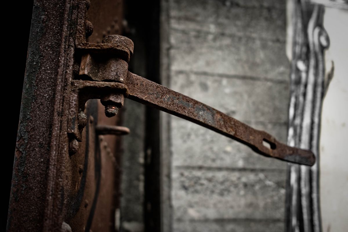 Shut it out | GANREF