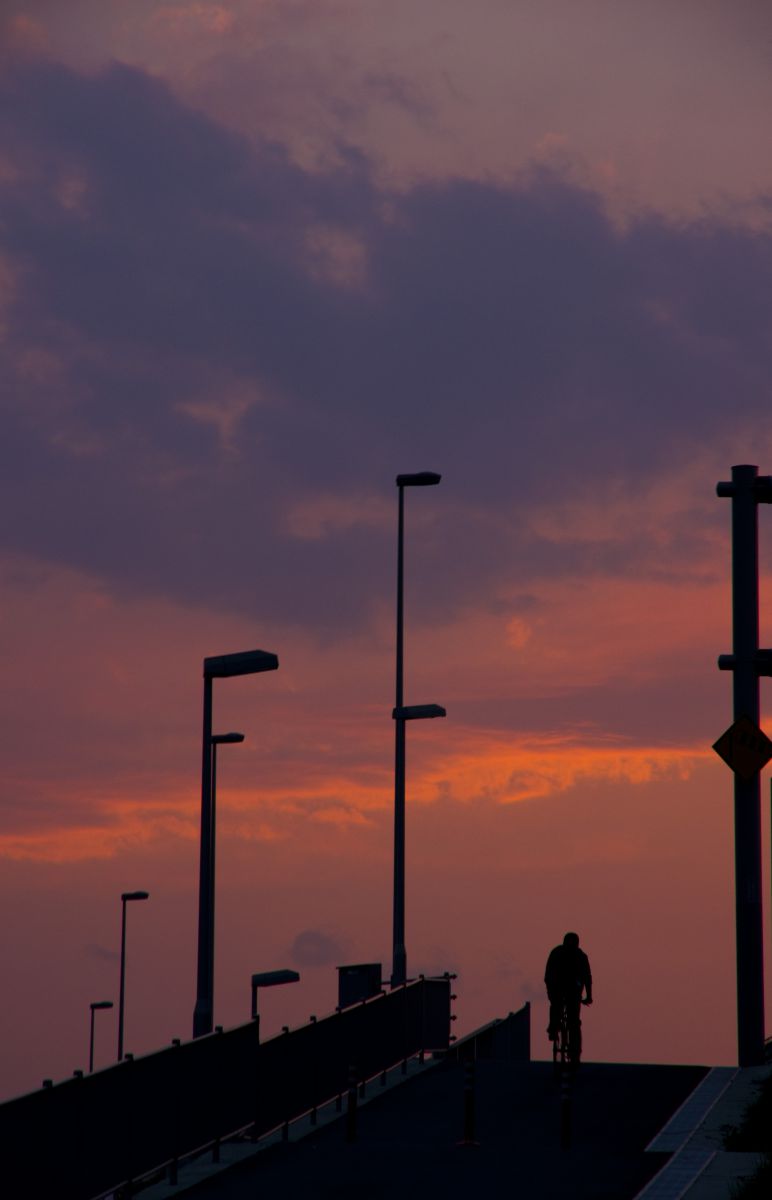 空間に浮く | GANREF