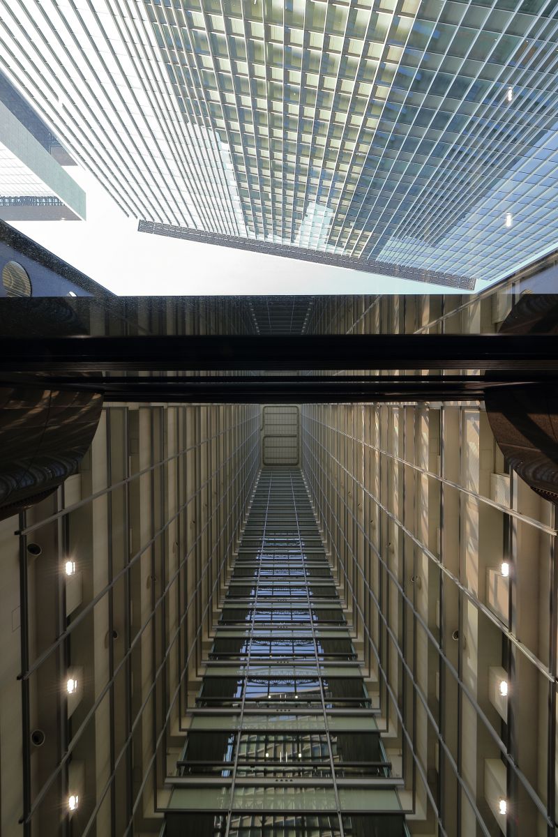 look out through the window | GANREF