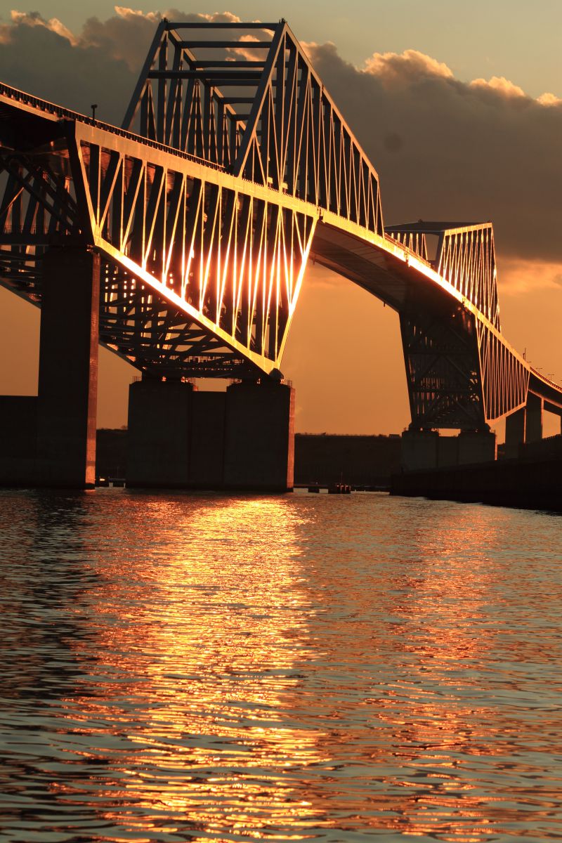 golden colored Gate Bridge | GANREF