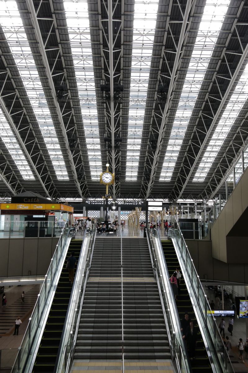 large roof & stairway | GANREF