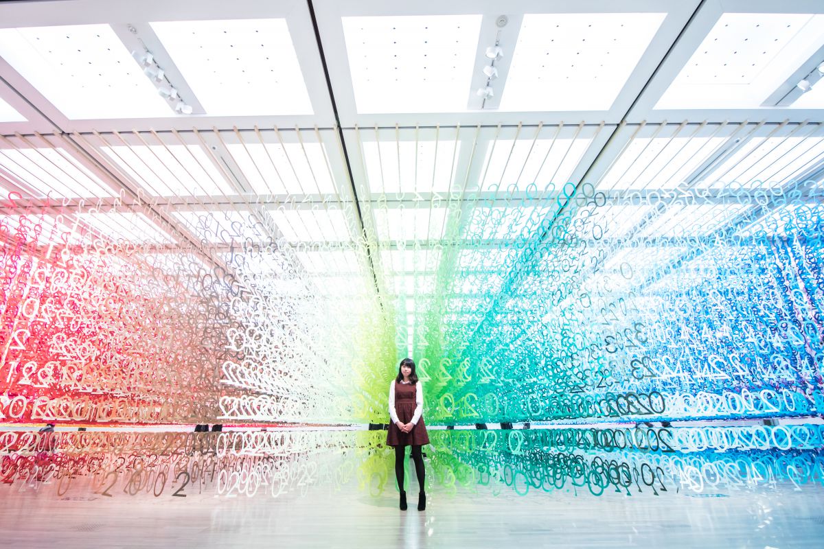 a crowd of number | GANREF