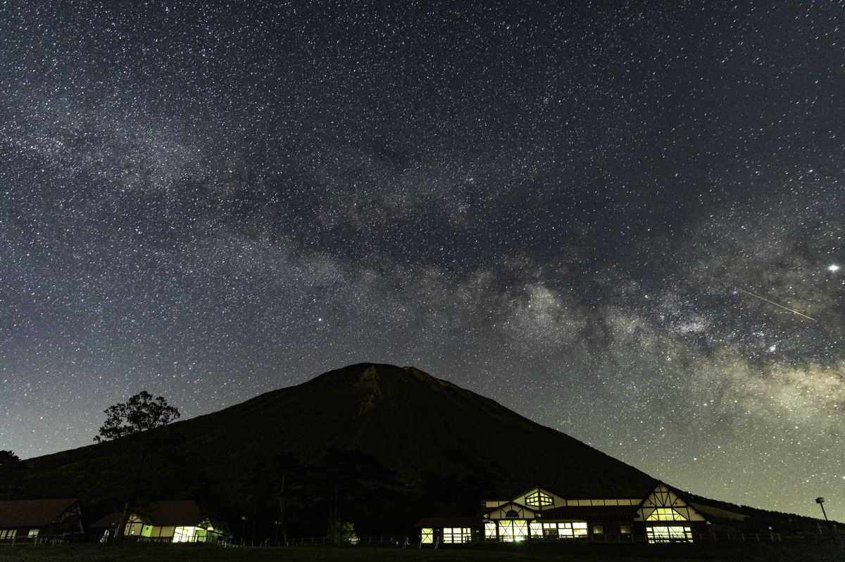 Galaxy & Starlight | GANREF