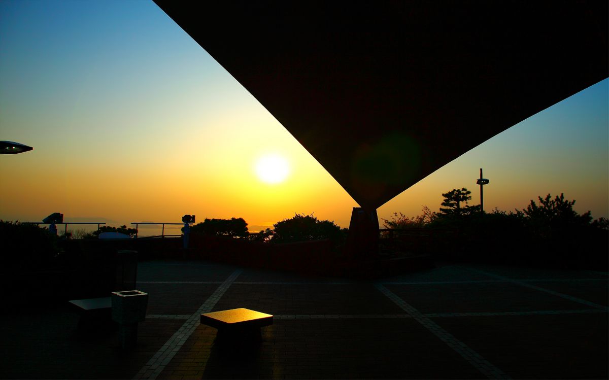 The picture of the setting sun | GANREF