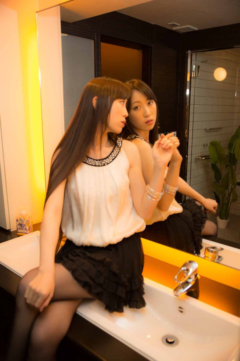 mirror in ReinaAkaiwa | GANREF