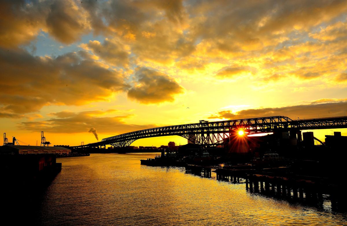 URBAN SUNSET | GANREF