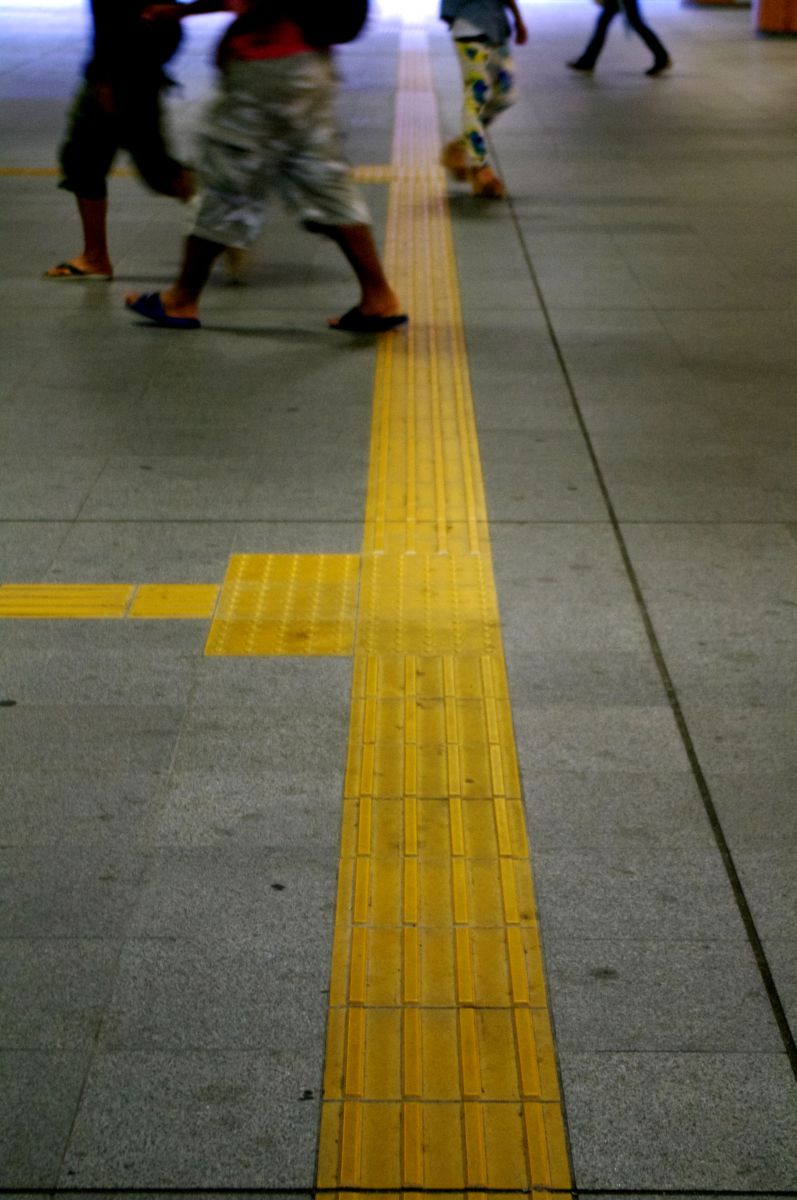 Yellow line *01 | GANREF