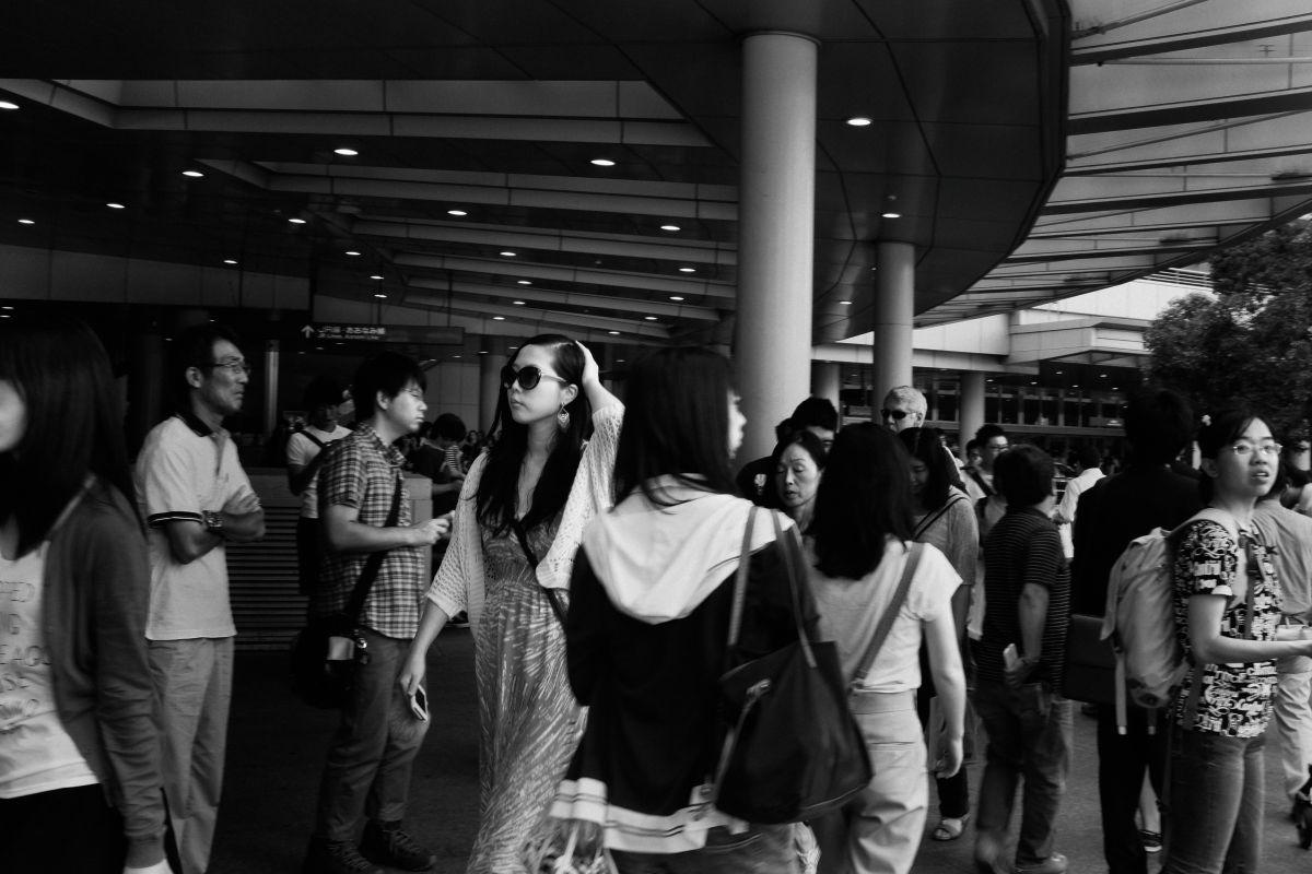 サングラスの女 | GANREF