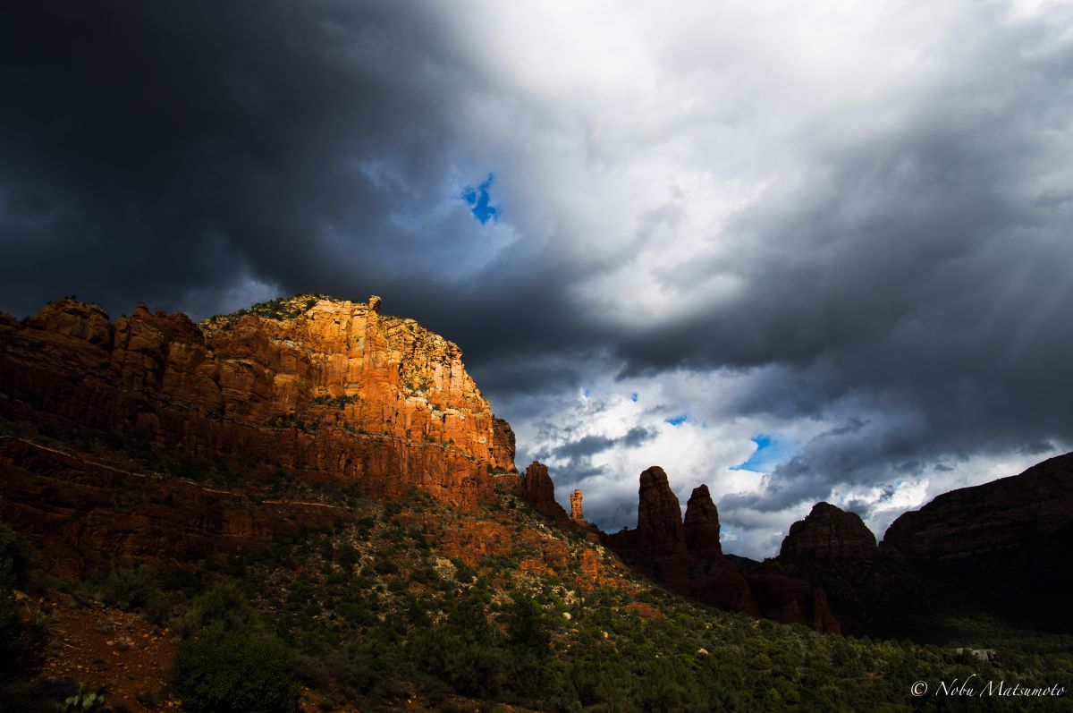 Hole in the Sky | GANREF