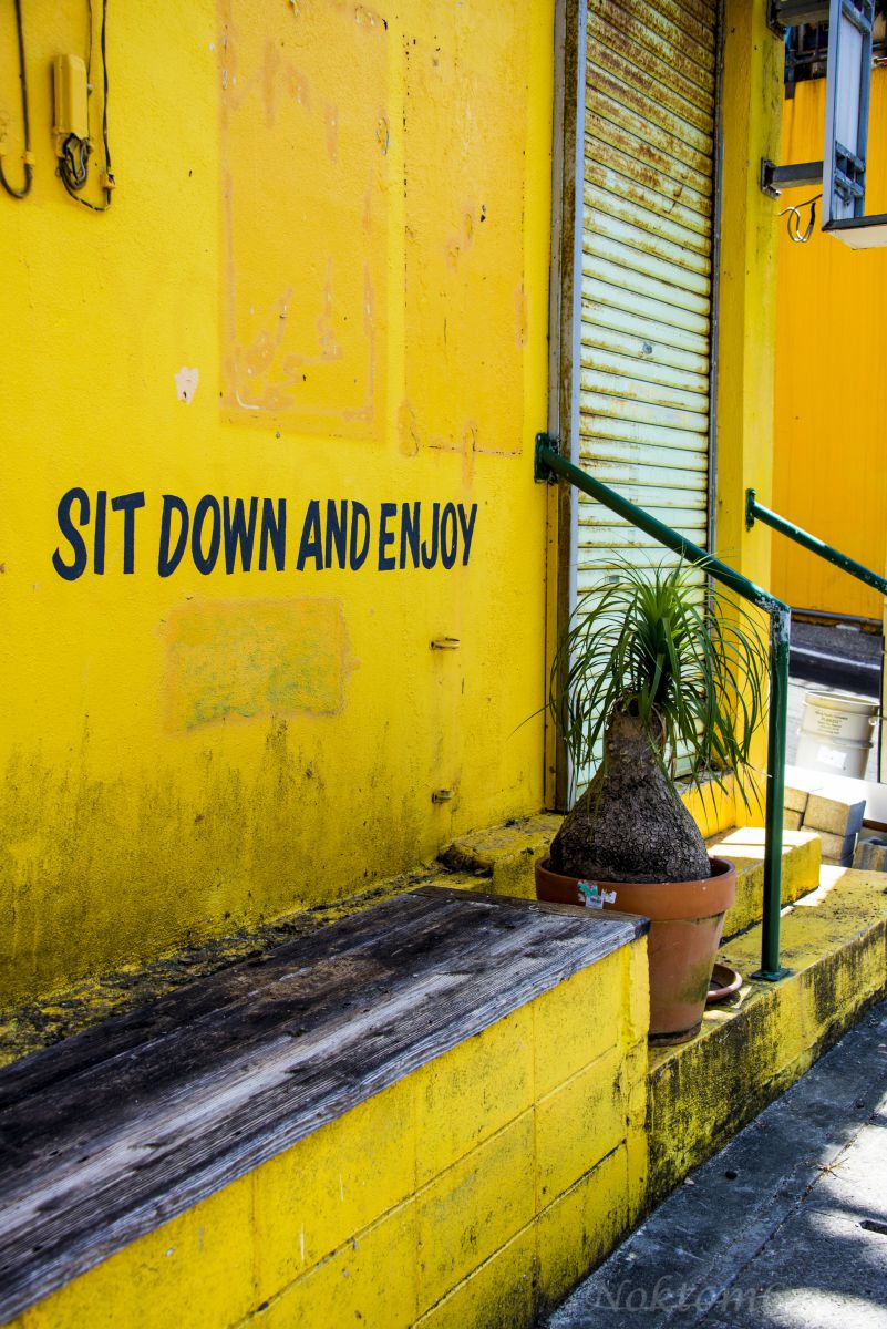 Please sit... | GANREF