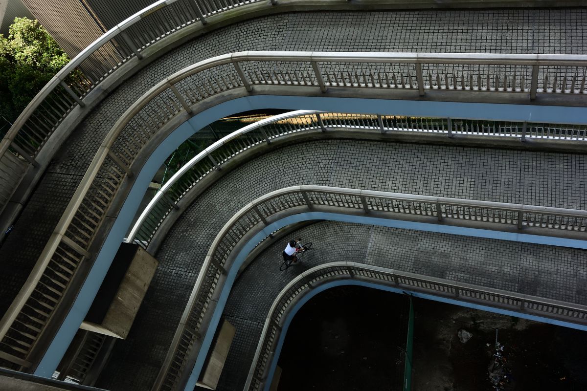 Square Loop-3 | GANREF