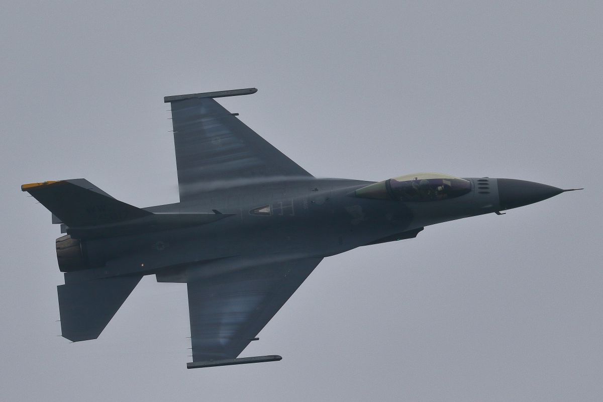 F-16 Knife Edge!! | GANREF