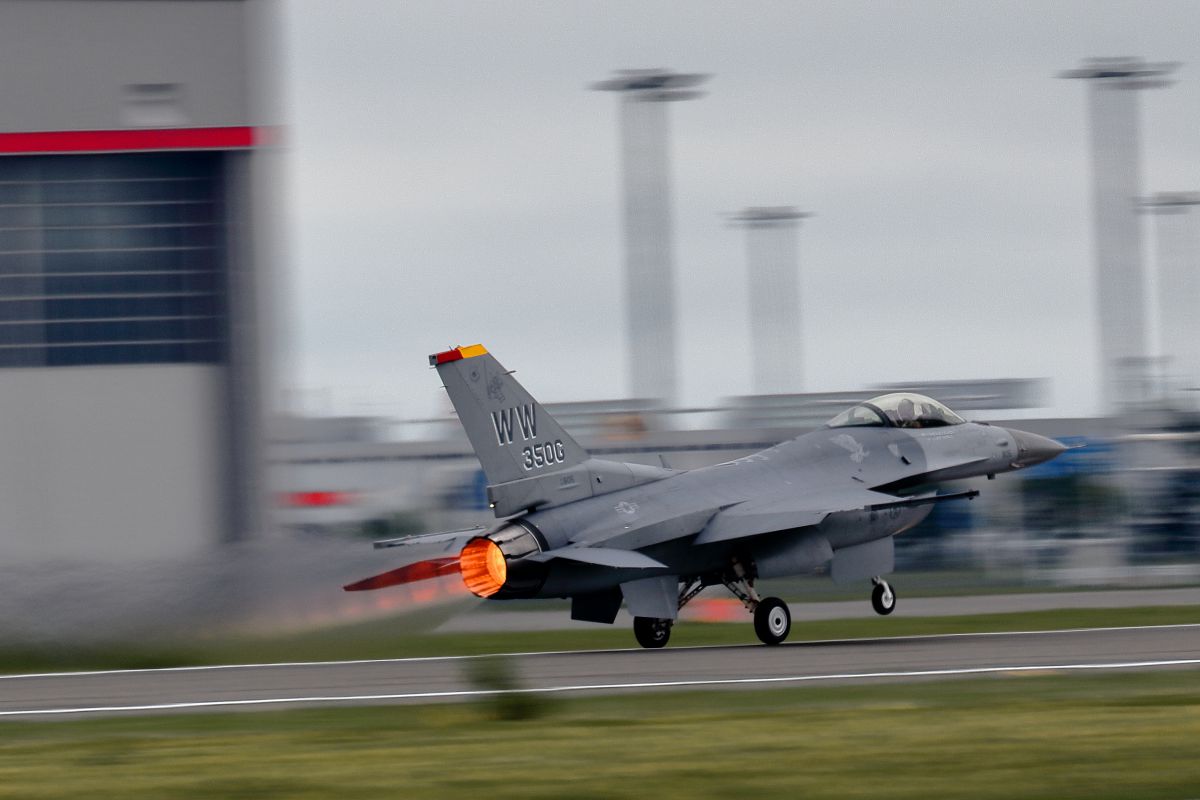 Fighting Falcon Take off!! | GANREF