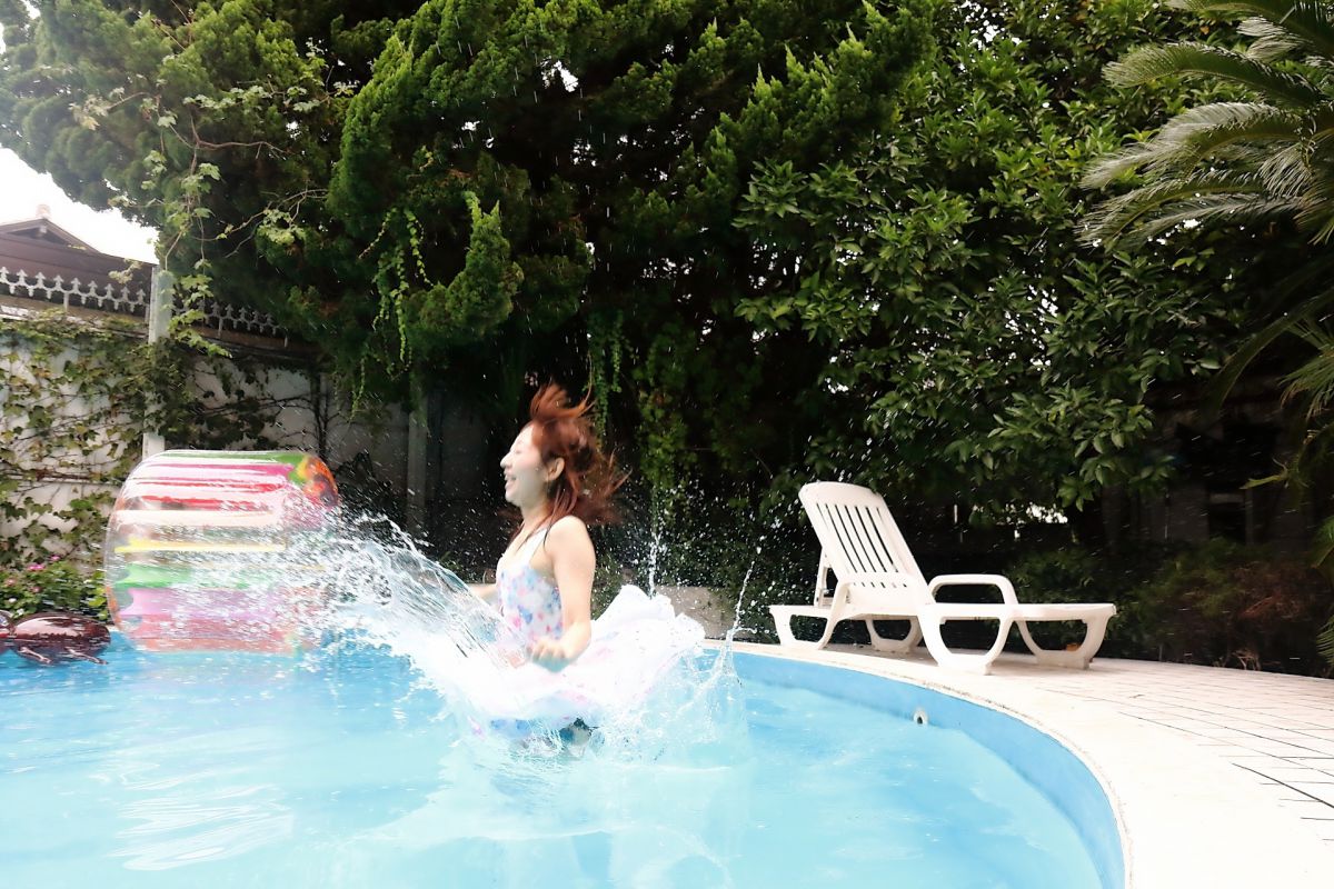 Poolside.12.2 | GANREF