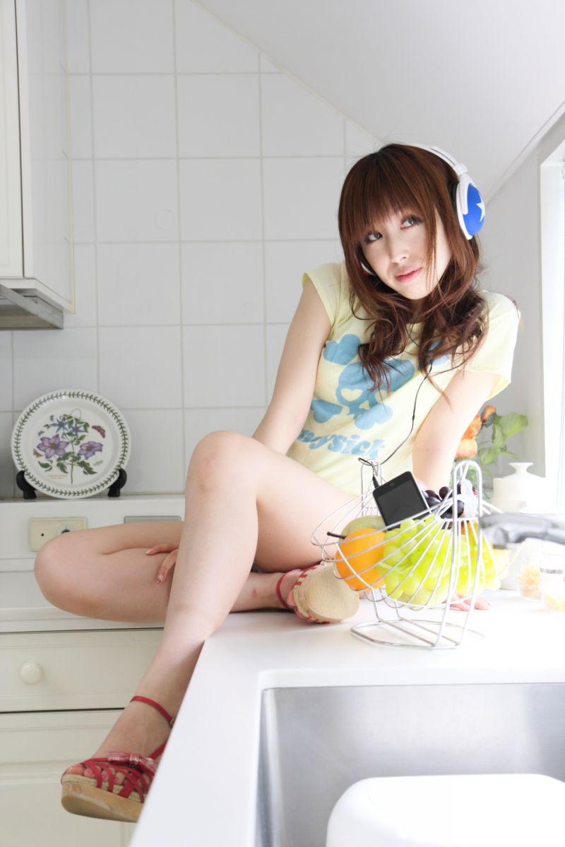 KITCHEN GIRL.2 | GANREF
