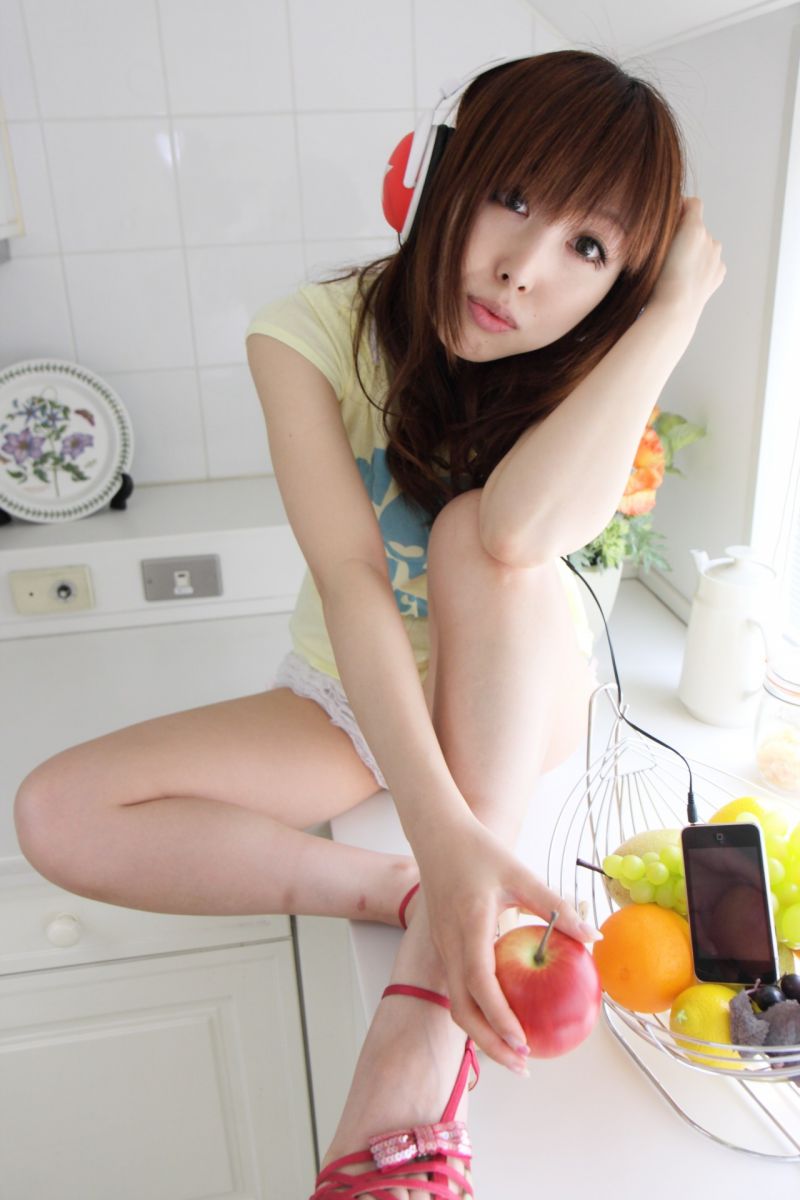 KITCHEN GIRL.3 | GANREF