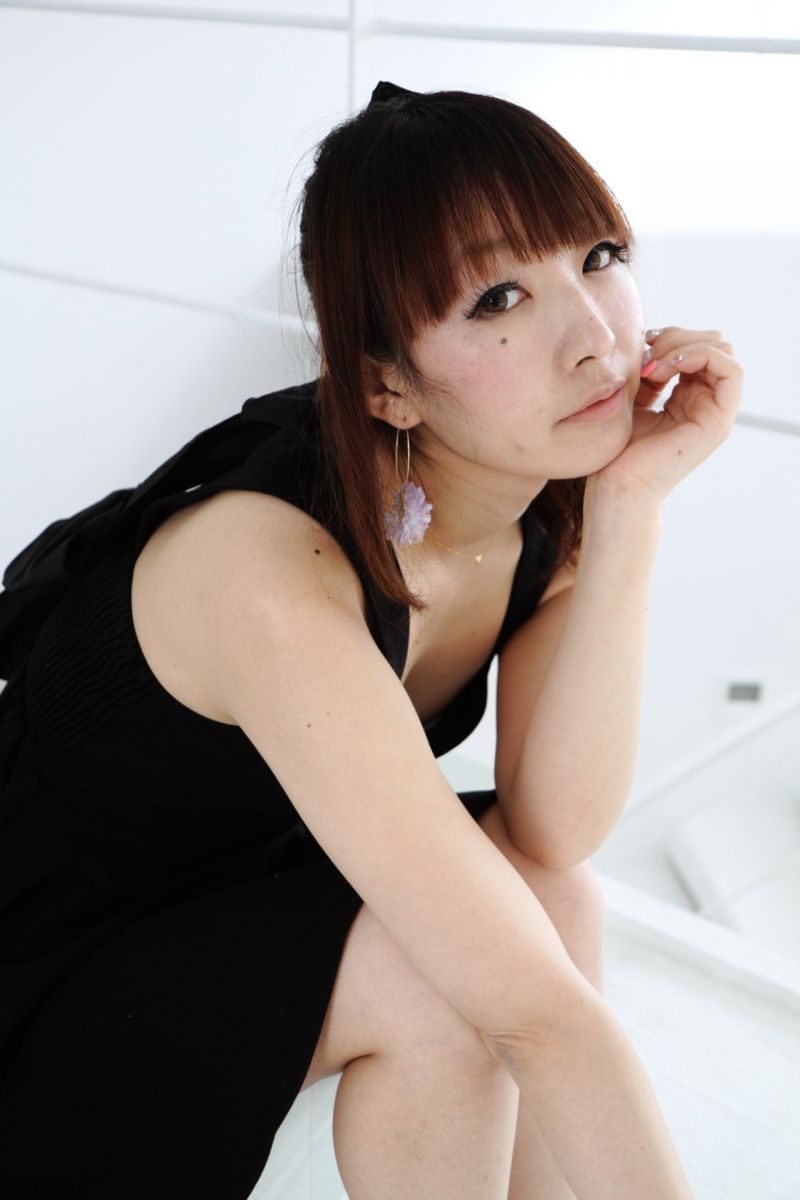 BLACKinWHITE.9 | GANREF