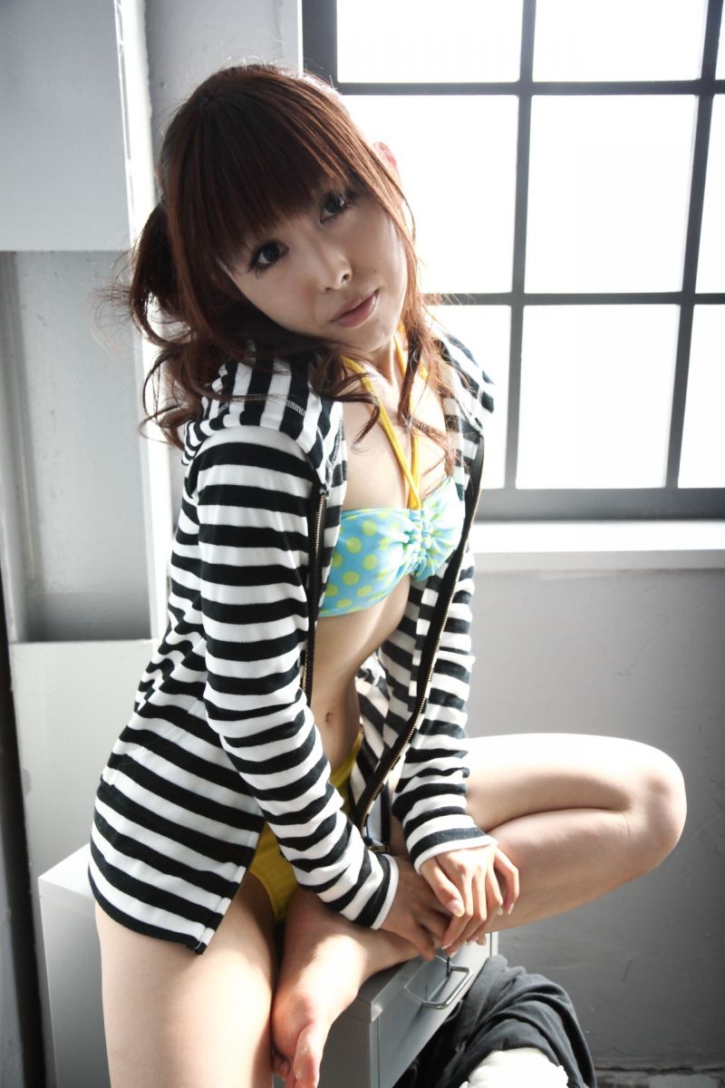 mono stripe.10 | GANREF