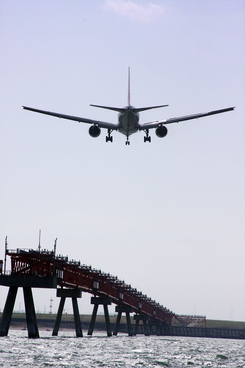 approach ! 8 | GANREF