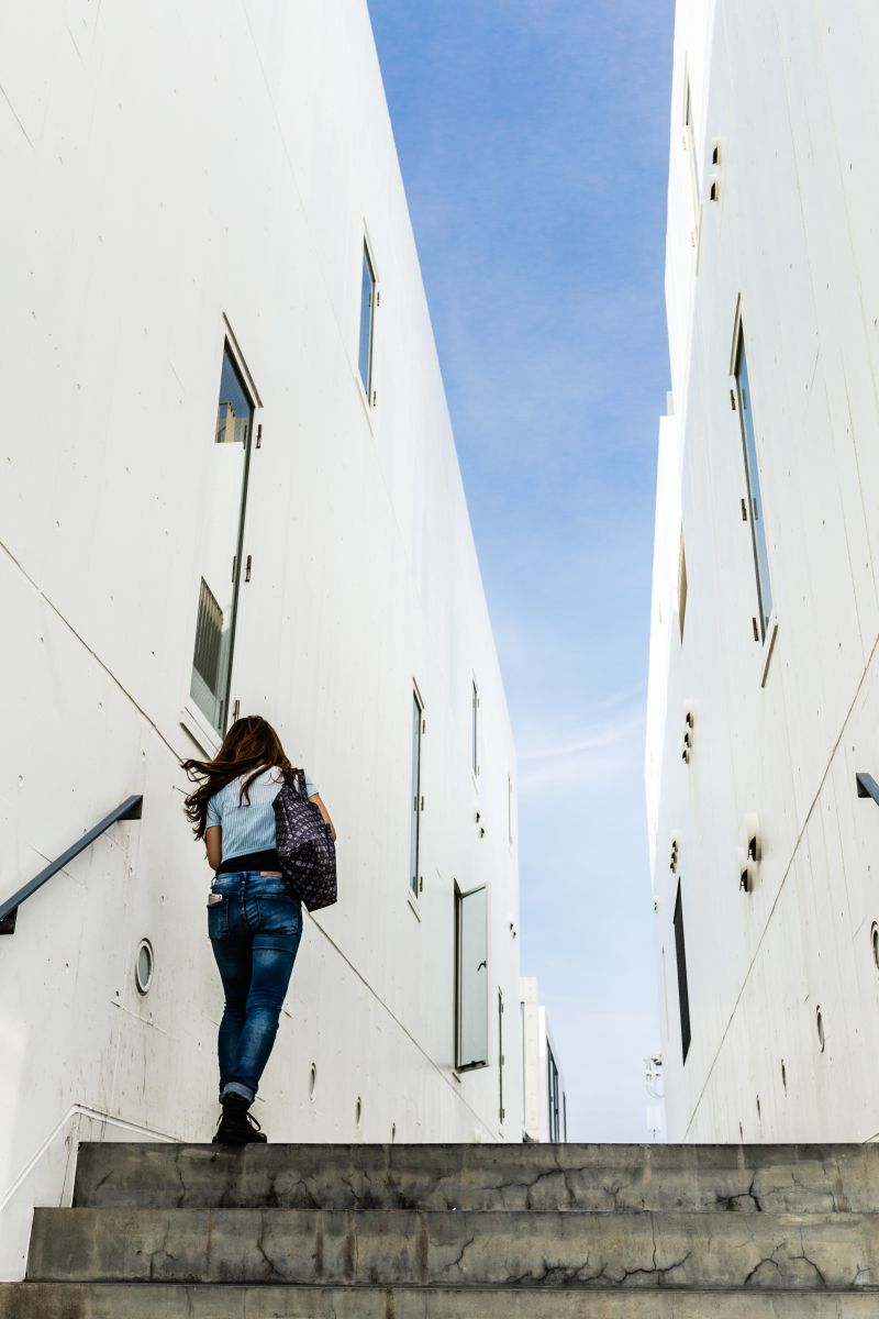 windy alley | GANREF