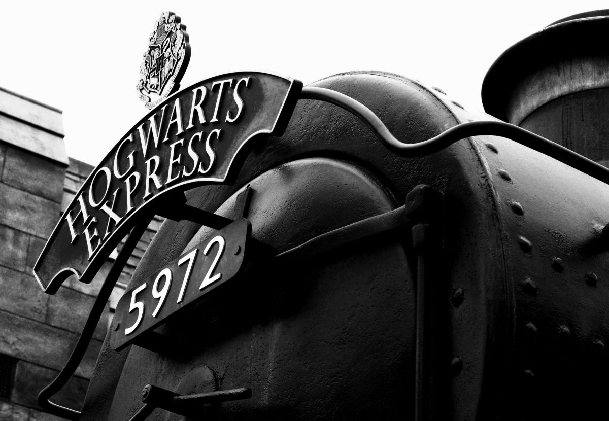 Monochrome Express | GANREF