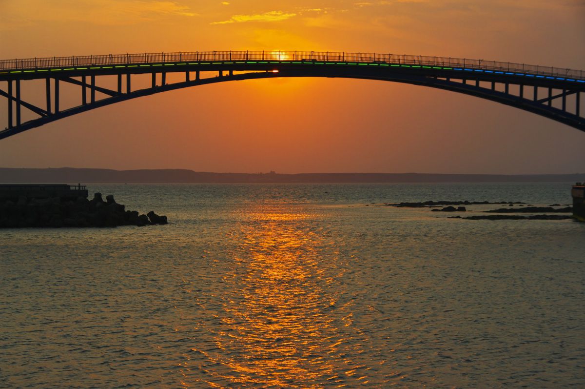 Setting Sun | GANREF