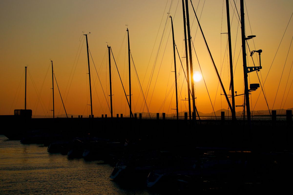 SUNSET IN YACHT HARBOR | GANREF