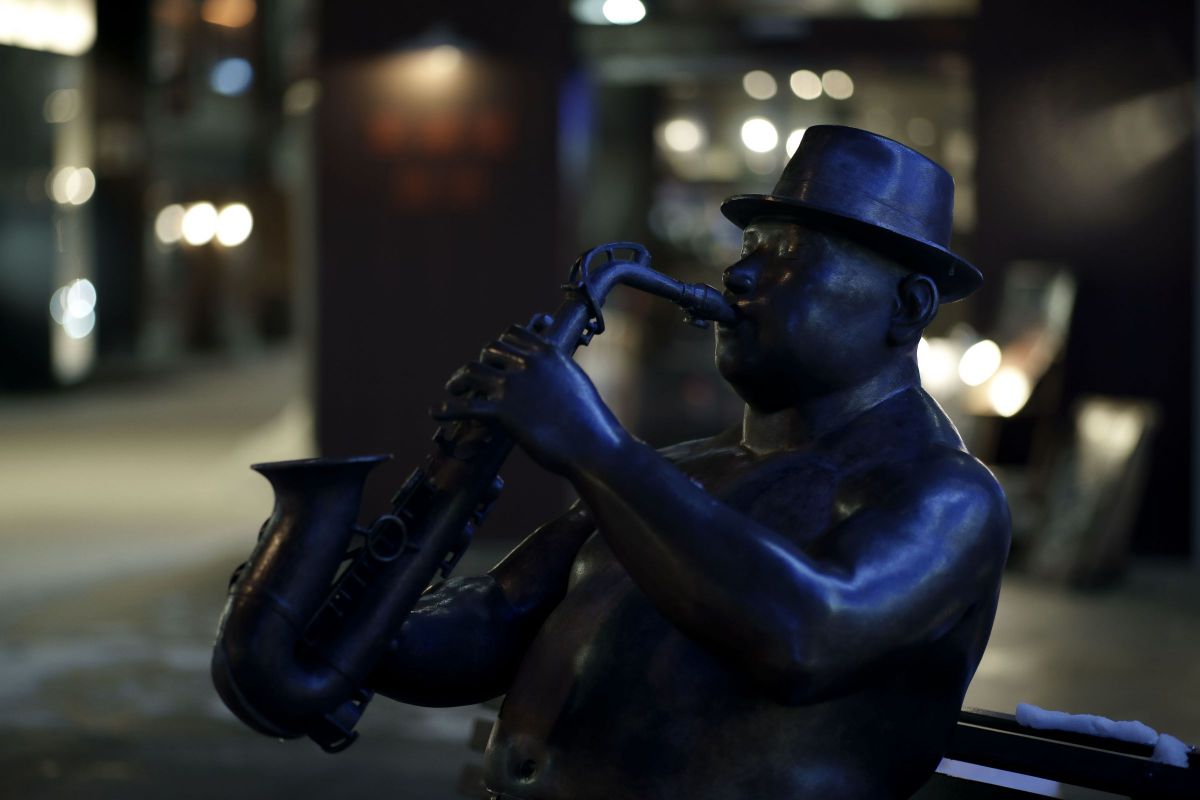 Dancing in the Dark /02 | GANREF