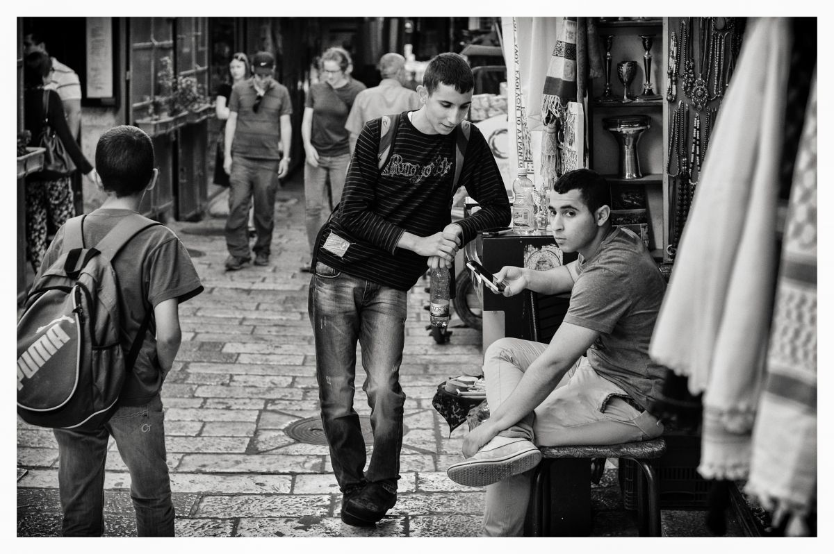 On the street corner | GANREF