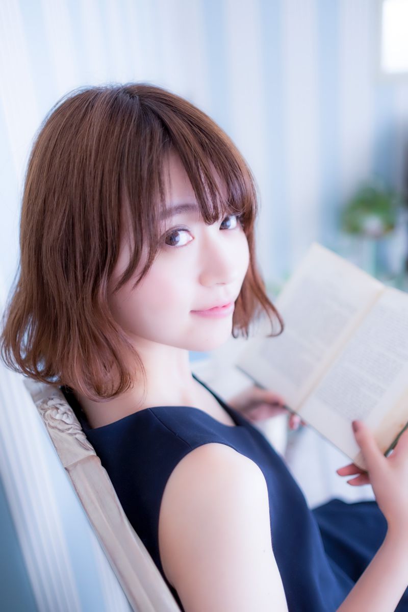 over one's shoulder | GANREF