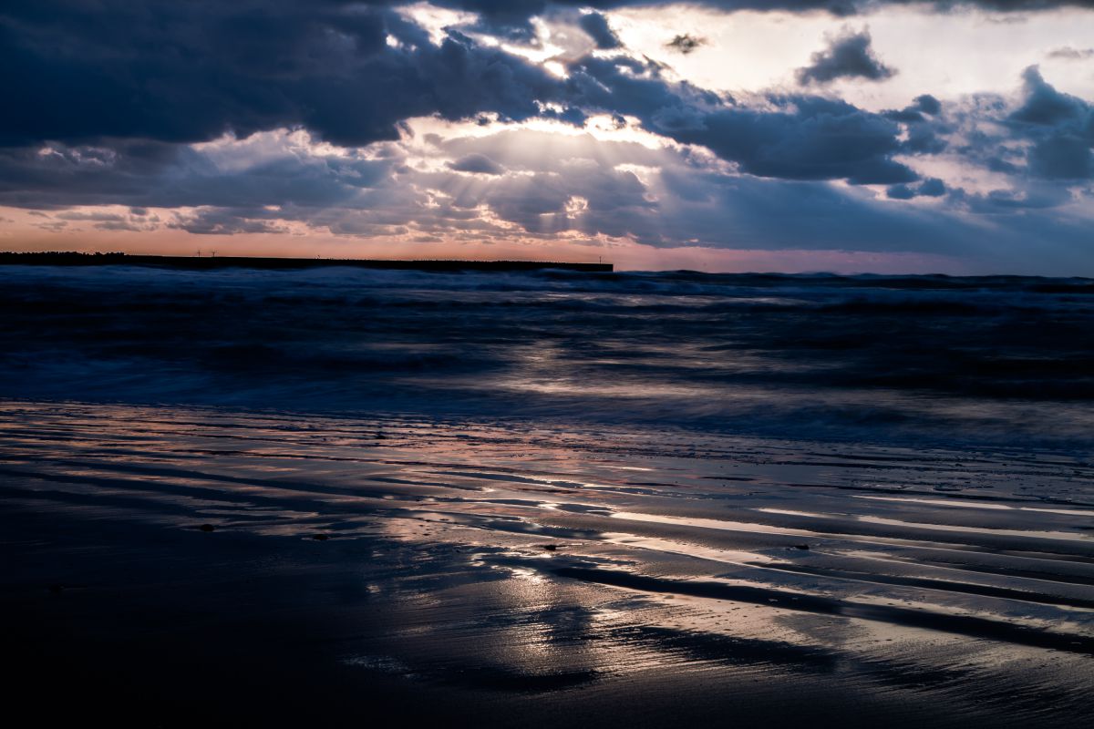 Evening comes the beach | GANREF