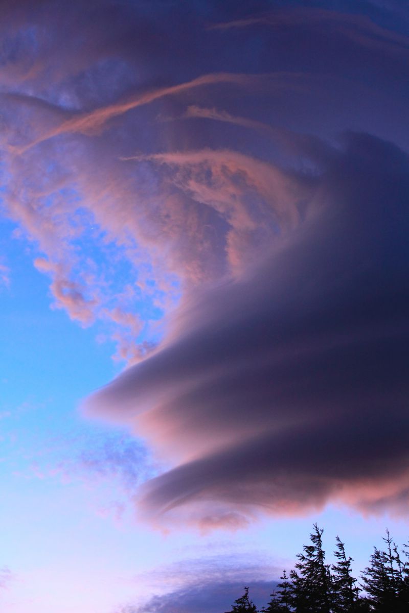 A mysterious cloud | GANREF